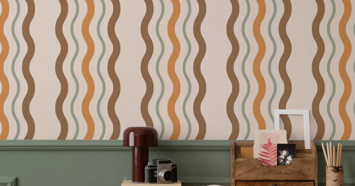 Retro Wavy Ric Rac Striped Wallpaper - Hovia